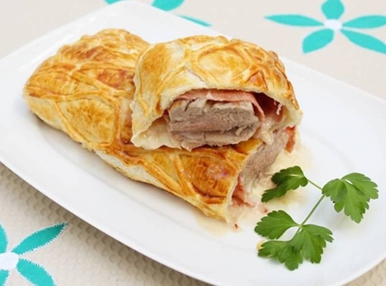 Solomillo envuelto en hojaldre con bacon y queso - Olor a hierbabuena