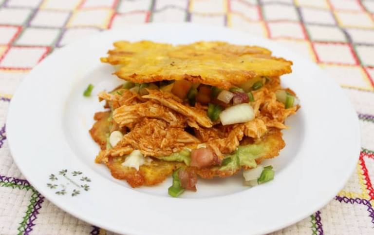 Patacones con carne desmechada de Fátima - Olor a hierbabuena